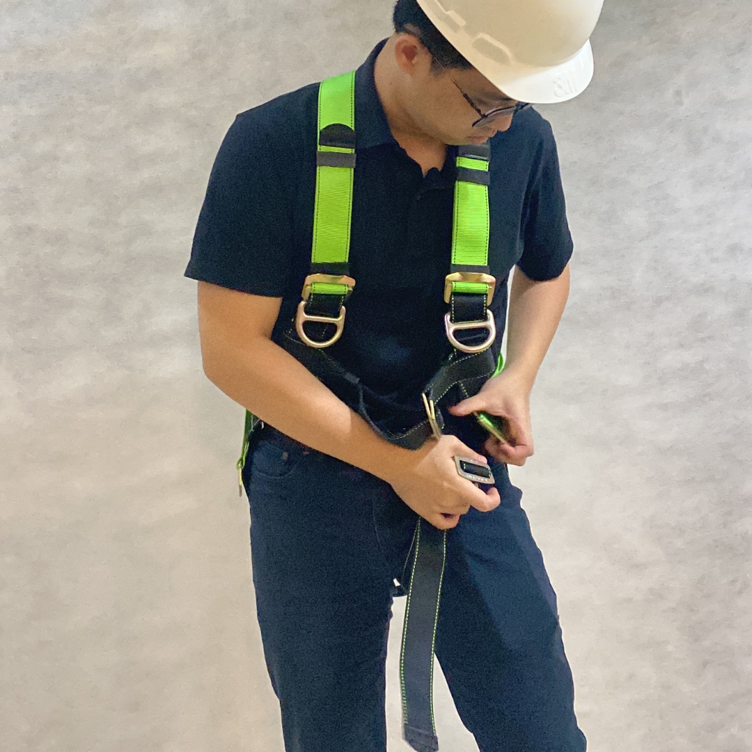 How to wear safety harness correctly - QSS Safety Products How to wear safety harness correctly - QSS Safety Products